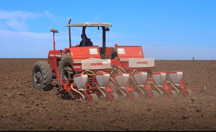 Video: Principales partes que conforman una Sembradora - Curriculum ...